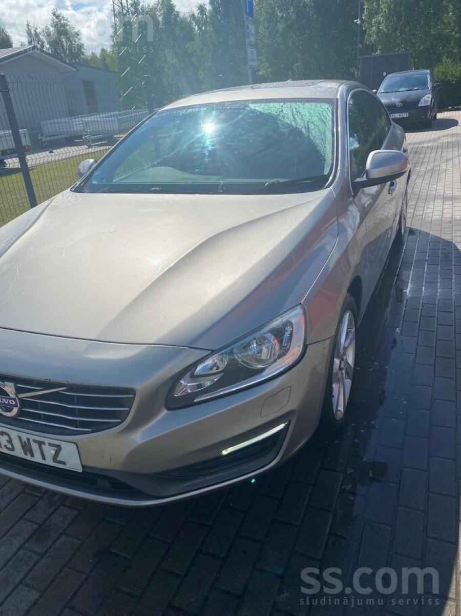 Yellow Volvo S60 2013 in Dobele, with an engine capacity of 2.00 L and mileage of 200 thousand km for 4300 €, photo 6 on AUTOMOTO.COM.LV