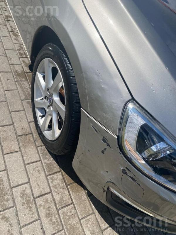 Yellow Volvo S60 2013 in Dobele, with an engine capacity of 2.00 L and mileage of 200 thousand km for 4300 €, photo 7 on AUTOMOTO.COM.LV