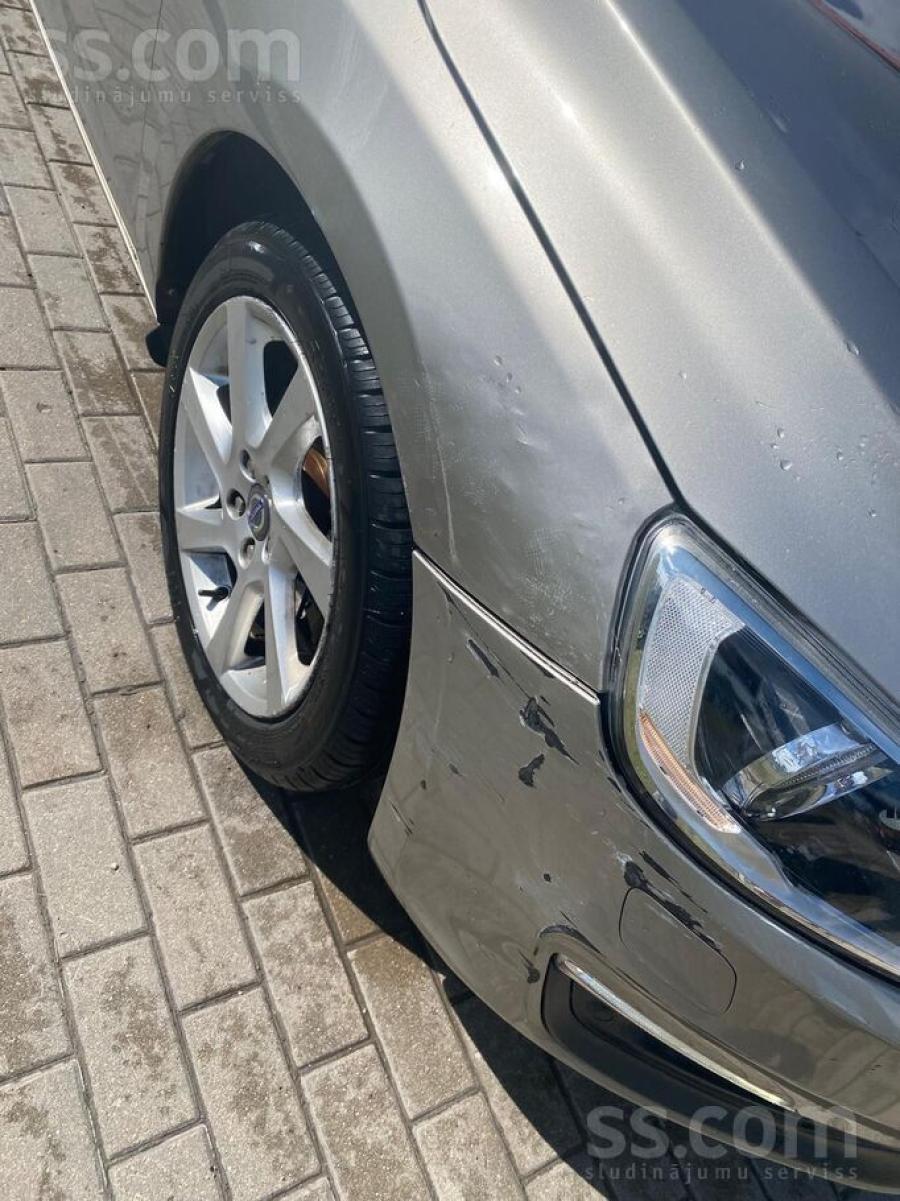 Yellow Volvo S60 2013 in Dobele, with an engine capacity of 2.00 L and mileage of 200 thousand km for 4300 €, photo 8 on AUTOMOTO.COM.LV