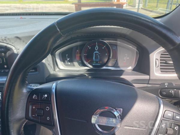 Yellow Volvo S60 2013 in Dobele, with an engine capacity of 2.00 L and mileage of 200 thousand km for 4300 €, photo 9 on AUTOMOTO.COM.LV