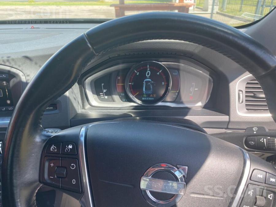 Yellow Volvo S60 2013 in Dobele, with an engine capacity of 2.00 L and mileage of 200 thousand km for 4300 €, photo 10 on AUTOMOTO.COM.LV
