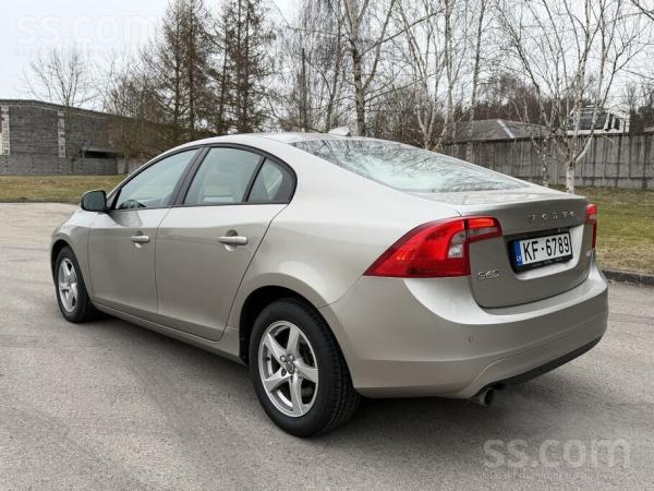 Dzeltens Volvo S60 2015 Rīga, ar dzinēja tilpumu 1.90 L un nobraukumu 223 tūkst. km par 6500 €, foto 2 vietnē AUTOMOTO.COM.LV