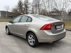 Dzeltens Volvo S60 2015 Rīga, ar dzinēja tilpumu 1.90 L un nobraukumu 223 tūkst. km par 6500 €, foto 3 vietnē AUTOMOTO.COM.LV