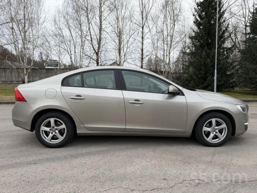 Dzeltens Volvo S60 2015 Rīga, ar dzinēja tilpumu 1.90 L un nobraukumu 223 tūkst. km par 6500 €, foto 7 vietnē AUTOMOTO.COM.LV