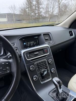 Dzeltens Volvo S60 2015 Rīga, ar dzinēja tilpumu 1.90 L un nobraukumu 223 tūkst. km par 6500 €, foto 9 vietnē AUTOMOTO.COM.LV