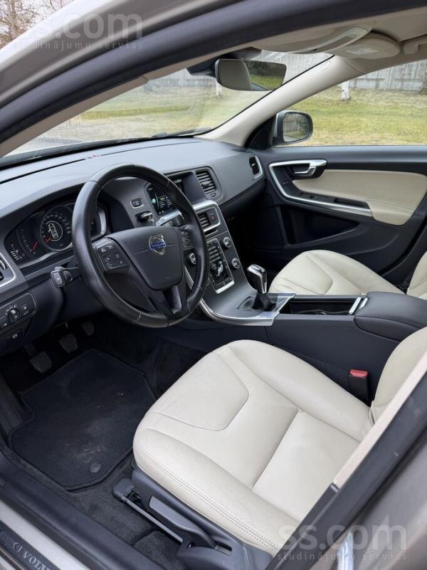 Dzeltens Volvo S60 2015 Rīga, ar dzinēja tilpumu 1.90 L un nobraukumu 223 tūkst. km par 6500 €, foto 9 vietnē AUTOMOTO.COM.LV