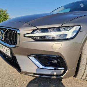 Yellow Volvo S60 2020 in Taurage, with an engine capacity of 1.97 L and mileage of 128 thousand km for 20500 €, photo 18 on AUTOMOTO.COM.LV