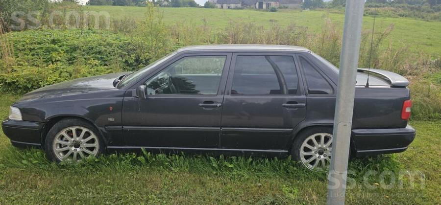Melns Volvo S70 1997 Madona, ar dzinēja tilpumu 2.30 L un nobraukumu 319 tūkst. km par 550 €, foto 4 vietnē AUTOMOTO.COM.LV