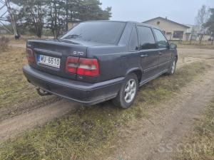 Melns Volvo S70 1998 Daugavpils, ar dzinēja tilpumu 2.50 L un nobraukumu 385 tūkst. km par 1150 €, foto 4 vietnē AUTOMOTO.COM.LV