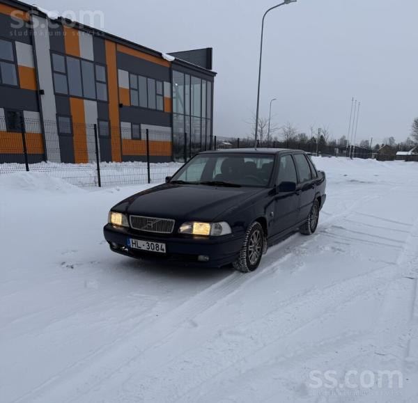 Blue Volvo S70 1997 in Ventspils, with an engine capacity of 2.50 L and mileage of 282 thousand km for 1500 €, photo 1 on AUTOMOTO.COM.LV