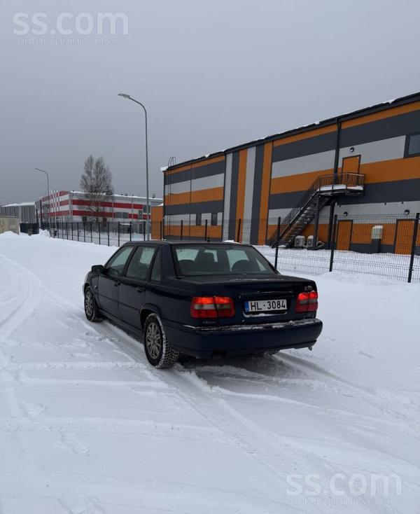 Blue Volvo S70 1997 in Ventspils, with an engine capacity of 2.50 L and mileage of 282 thousand km for 1500 €, photo 4 on AUTOMOTO.COM.LV