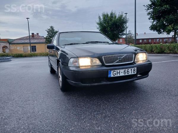 Zils Volvo S70 1997 Valka, ar dzinēja tilpumu 2.50 L un nobraukumu 396 tūkst. km par 1200 €, foto 2 vietnē AUTOMOTO.COM.LV