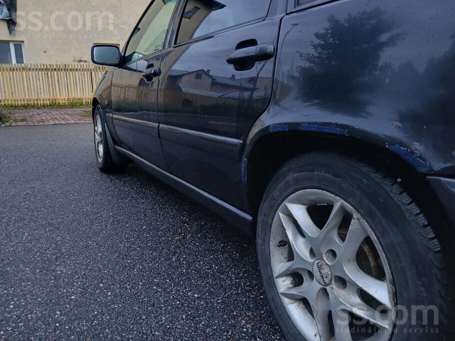 Zils Volvo S70 1997 Valka, ar dzinēja tilpumu 2.50 L un nobraukumu 396 tūkst. km par 1200 €, foto 4 vietnē AUTOMOTO.COM.LV