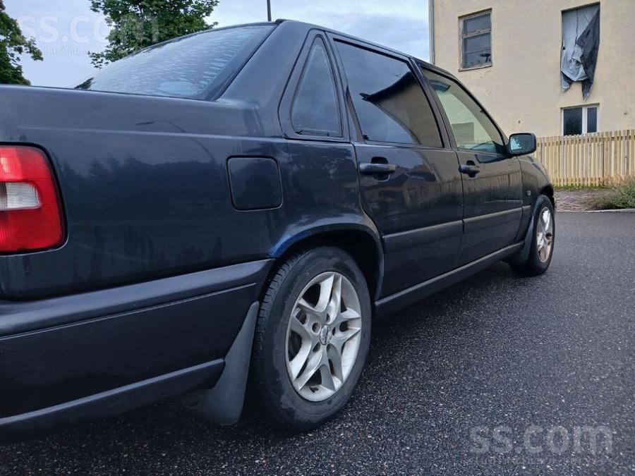 Zils Volvo S70 1997 Valka, ar dzinēja tilpumu 2.50 L un nobraukumu 396 tūkst. km par 1200 €, foto 5 vietnē AUTOMOTO.COM.LV