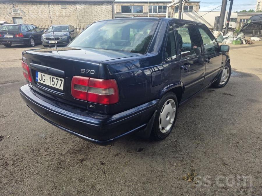 Blue Volvo S70 2000 in Riga, with an engine capacity of 2.40 L and mileage of 426 thousand km for 1450 €, photo 4 on AUTOMOTO.COM.LV
