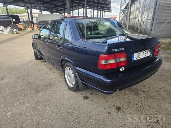 Blue Volvo S70 2000 in Riga, with an engine capacity of 2.40 L and mileage of 426 thousand km for 1450 €, photo 4 on AUTOMOTO.COM.LV