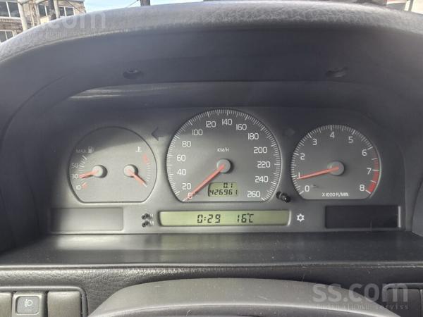 Blue Volvo S70 2000 in Riga, with an engine capacity of 2.40 L and mileage of 426 thousand km for 1450 €, photo 6 on AUTOMOTO.COM.LV
