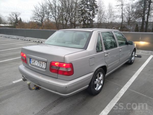 Brūns Volvo S70 1998 Rīga, ar dzinēja tilpumu 2.40 L un nobraukumu 331 tūkst. km par 1500 €, foto 3 vietnē AUTOMOTO.COM.LV