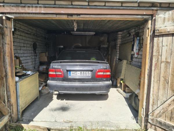 Green Volvo S70 1998 in Rezekne, with an engine capacity of 2.50 L and mileage of 281 thousand km for 1000 €, photo 1 on AUTOMOTO.COM.LV