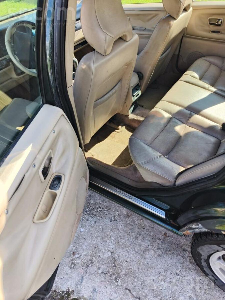 Zaļš Volvo S70 1998 Bauska, ar dzinēja tilpumu 2.50 L un nobraukumu 460 tūkst. km par 990 €, foto 7 vietnē AUTOMOTO.COM.LV