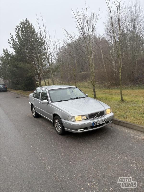 Grey Volvo S70 1997 in Vilnius, with an engine capacity of 2.50 L and mileage of 450 thousand km for 799 €, photo 1 on AUTOMOTO.COM.LV