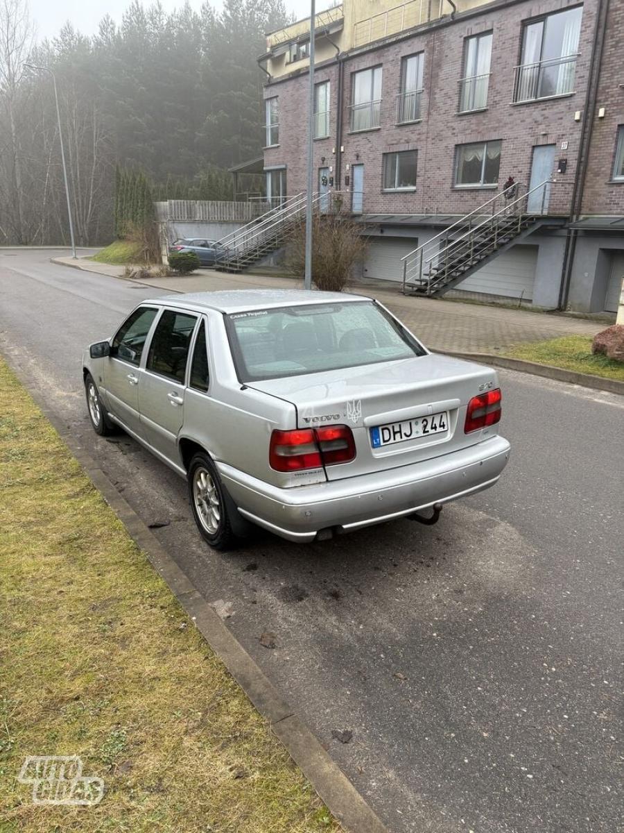 Grey Volvo S70 1997 in Vilnius, with an engine capacity of 2.50 L and mileage of 450 thousand km for 799 €, photo 3 on AUTOMOTO.COM.LV