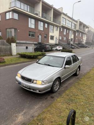 Pelēks Volvo S70 1997 Viļņa, ar dzinēja tilpumu 2.46 L un nobraukumu 450 tūkst. km par 799 €, foto  vietnē AUTOMOTO.COM.LV