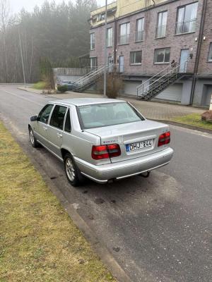 Grey Volvo S70 1997 in Vilnius, with an engine capacity of 2.46 L and mileage of 450 thousand km for 799 €, photo 3 on AUTOMOTO.COM.LV