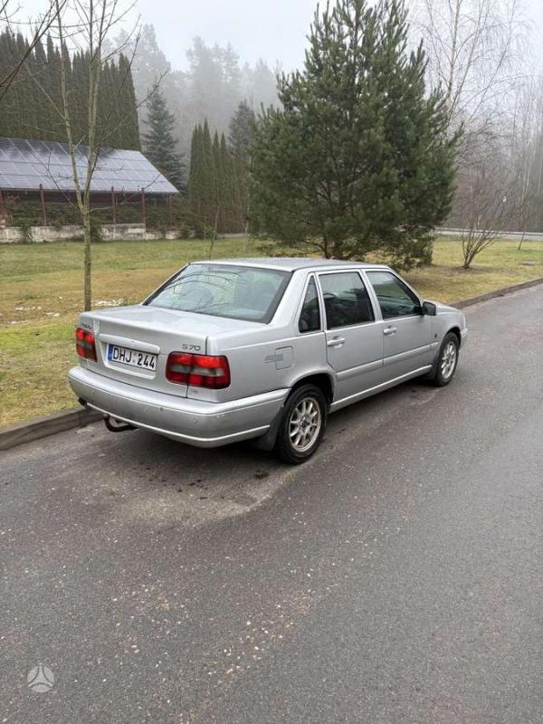Pelēks Volvo S70 1997 Viļņa, ar dzinēja tilpumu 2.46 L un nobraukumu 450 tūkst. km par 799 €, foto 4 vietnē AUTOMOTO.COM.LV
