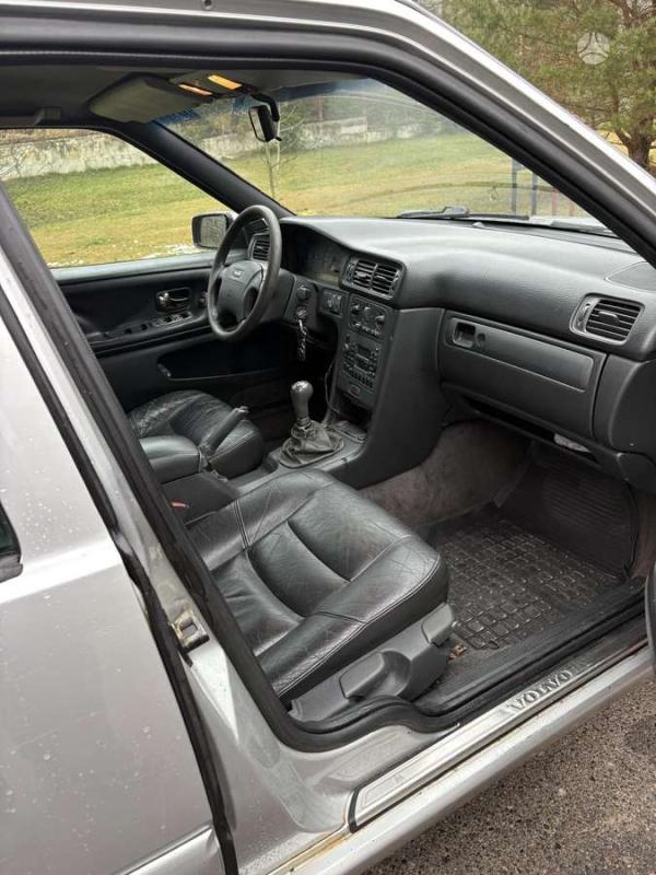 Pelēks Volvo S70 1997 Viļņa, ar dzinēja tilpumu 2.46 L un nobraukumu 450 tūkst. km par 799 €, foto 5 vietnē AUTOMOTO.COM.LV