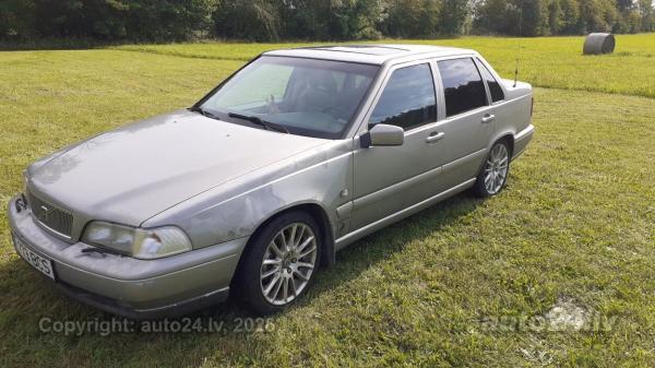 Grey Volvo S70 1997 in Kuressaare, with an engine capacity of 2.50 L and mileage of 328 thousand km for 400 €, photo 1 on AUTOMOTO.COM.LV