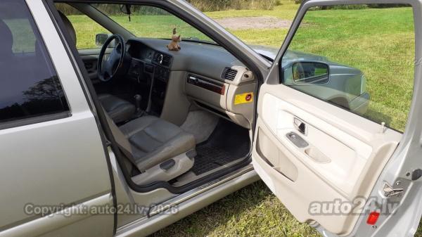 Grey Volvo S70 1997 in Kuressaare, with an engine capacity of 2.50 L and mileage of 328 thousand km for 400 €, photo 9 on AUTOMOTO.COM.LV