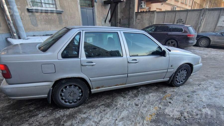 Grey Volvo S70 1999 in Riga, with an engine capacity of 2.40 L and mileage of 363 thousand km for 1000 €, photo 2 on AUTOMOTO.COM.LV