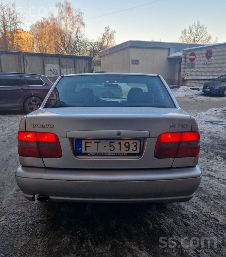Grey Volvo S70 1999 in Riga, with an engine capacity of 2.40 L and mileage of 363 thousand km for 1000 €, photo 5 on AUTOMOTO.COM.LV