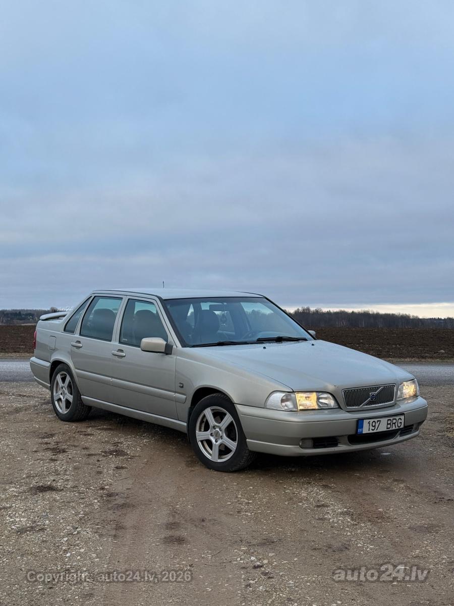 Pelēks Volvo S70 2000 Tallina, ar dzinēja tilpumu 2.50 L un nobraukumu 0 tūkst. km par 2500 €, foto 1 vietnē AUTOMOTO.COM.LV