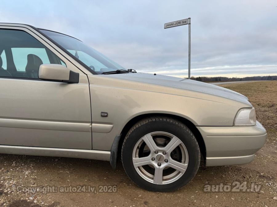 Pelēks Volvo S70 2000 Tallina, ar dzinēja tilpumu 2.50 L un nobraukumu 0 tūkst. km par 2500 €, foto 8 vietnē AUTOMOTO.COM.LV