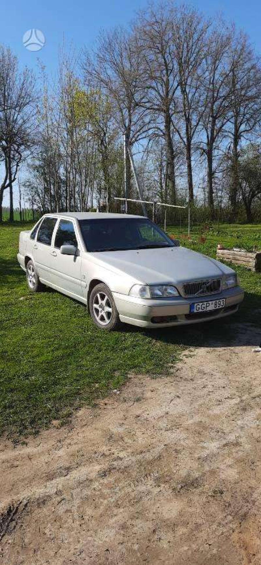 Grey Volvo S70 2000 in Vilnius, with an engine capacity of 2.46 L and mileage of 428 thousand km for 1200 €, photo 3 on AUTOMOTO.COM.LV