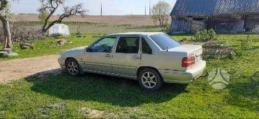 Grey Volvo S70 2000 in Vilnius, with an engine capacity of 2.46 L and mileage of 428 thousand km for 1200 €, photo 4 on AUTOMOTO.COM.LV