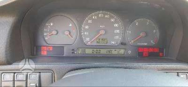Grey Volvo S70 2000 in Vilnius, with an engine capacity of 2.46 L and mileage of 428 thousand km for 1200 €, photo 4 on AUTOMOTO.COM.LV