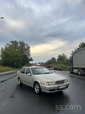 Pelēks Volvo S70 2000 Rīga, ar dzinēja tilpumu 2.40 L un nobraukumu 351 tūkst. km par 750 €, foto  vietnē AUTOMOTO.COM.LV