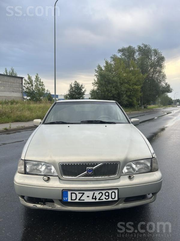 Grey Volvo S70 2000 in Riga, with an engine capacity of 2.40 L and mileage of 351 thousand km for 750 €, photo 10 on AUTOMOTO.COM.LV