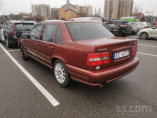 Red Volvo S70 2000 in Riga, with an engine capacity of 2.40 L and mileage of 343 thousand km for 1200 €, photo 3 on AUTOMOTO.COM.LV