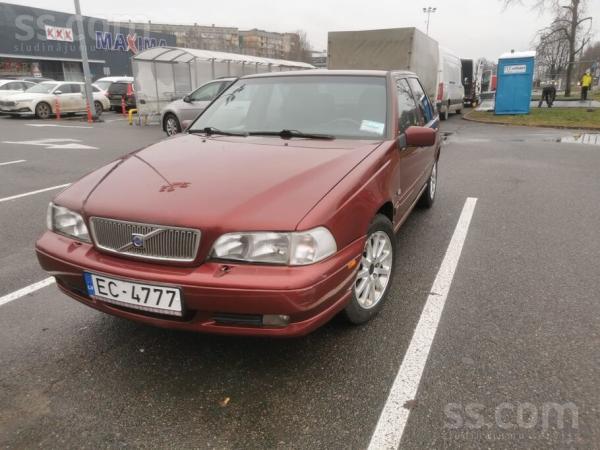 Red Volvo S70 2000 in Riga, with an engine capacity of 2.40 L and mileage of 343 thousand km for 1200 €, photo 5 on AUTOMOTO.COM.LV