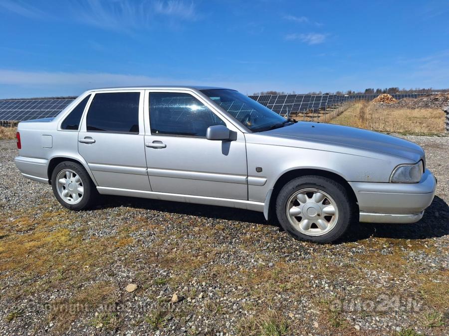 Volvo S70 1998 in Tallinn, with an engine capacity of 2.40 L and mileage of 0 thousand km for 700 €, photo 3 on AUTOMOTO.COM.LV