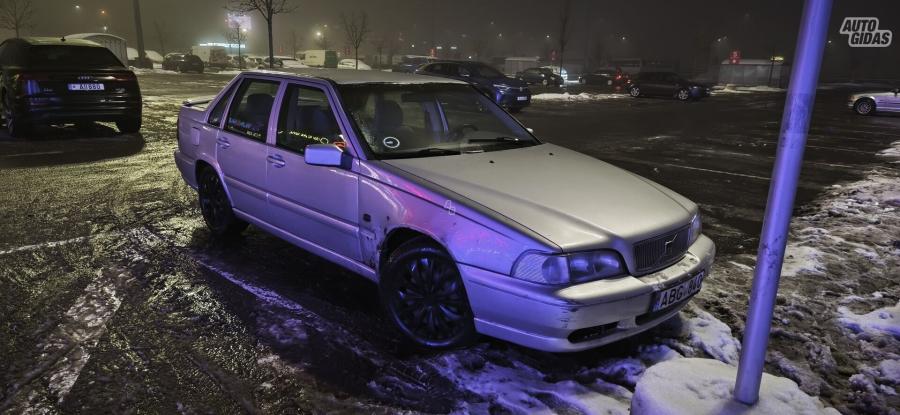 Volvo S70 1999 in Vilnius, with an engine capacity of 2.40 L and mileage of 340 thousand km for 600 €, photo 1 on AUTOMOTO.COM.LV