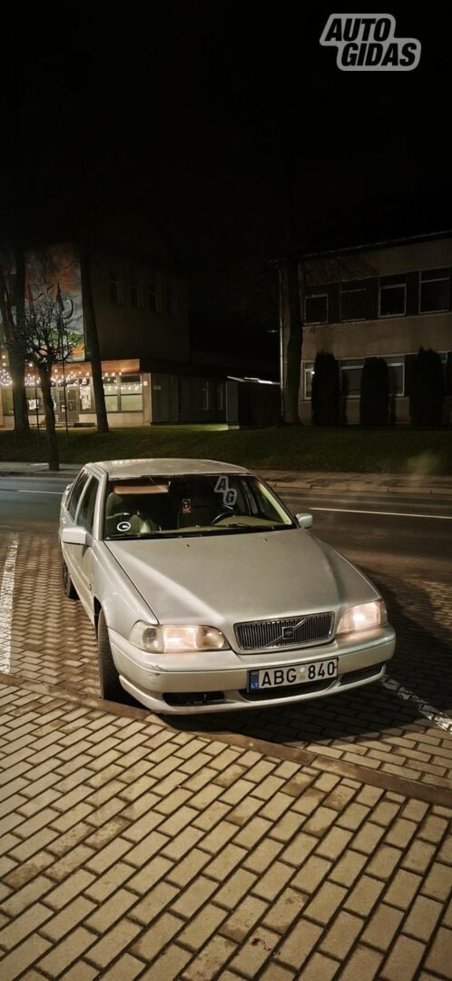 Volvo S70 1999 in Vilnius, with an engine capacity of 2.40 L and mileage of 340 thousand km for 600 €, photo 2 on AUTOMOTO.COM.LV