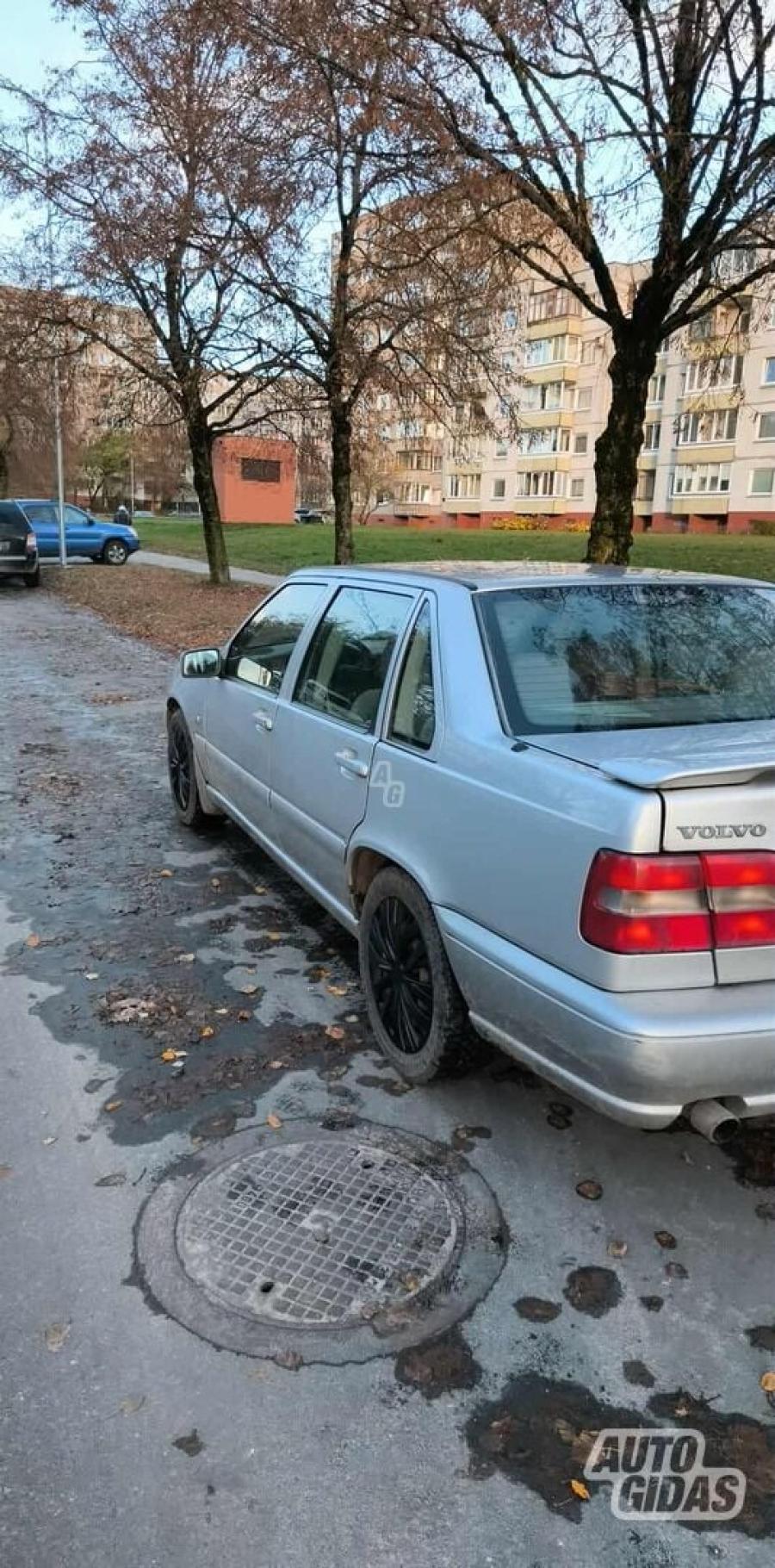 Volvo S70 1999 in Vilnius, with an engine capacity of 2.40 L and mileage of 340 thousand km for 600 €, photo 3 on AUTOMOTO.COM.LV