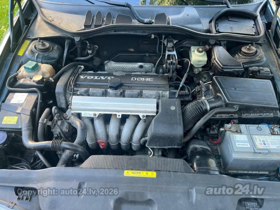 Volvo S70 1999 in Tallinn, with an engine capacity of 2.40 L and mileage of 292 thousand km for 1999 €, photo 7 on AUTOMOTO.COM.LV