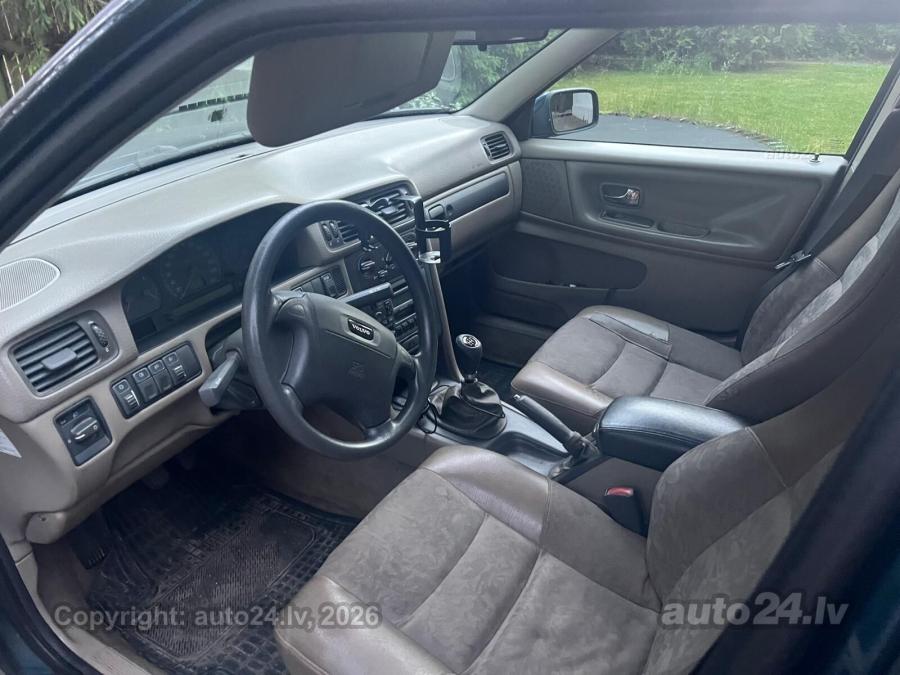 Volvo S70 1999 in Tallinn, with an engine capacity of 2.40 L and mileage of 292 thousand km for 1999 €, photo 10 on AUTOMOTO.COM.LV