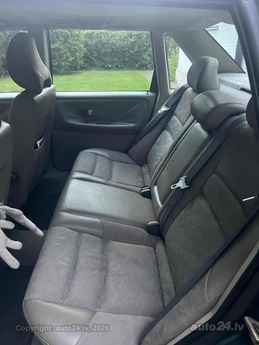 Volvo S70 1999 in Tallinn, with an engine capacity of 2.40 L and mileage of 292 thousand km for 1999 €, photo 11 on AUTOMOTO.COM.LV